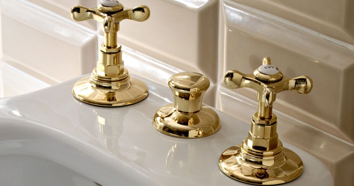 Bidé clásico hecho a mano de latón con 3 orificios a batería Made in Italy