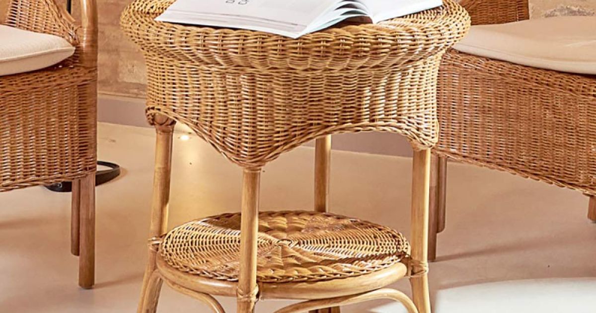 Mesa de centro de exterior en mimbre color miel