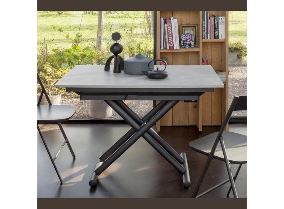 Mesa de centro transformable con altura regulable hasta 82 cm.